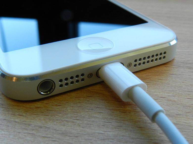what cable does iphone 5 use