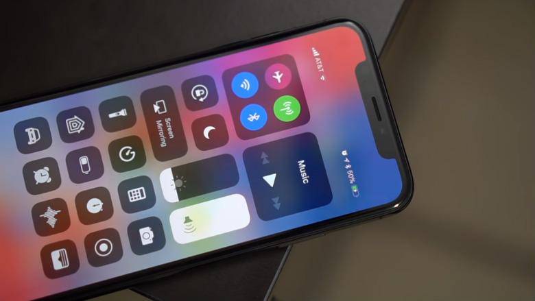 Apple turns to one supplier for thin backlight for iPhone 9