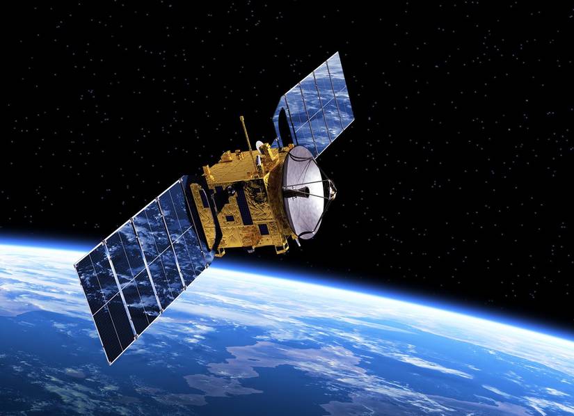 lowest orbiting satellite